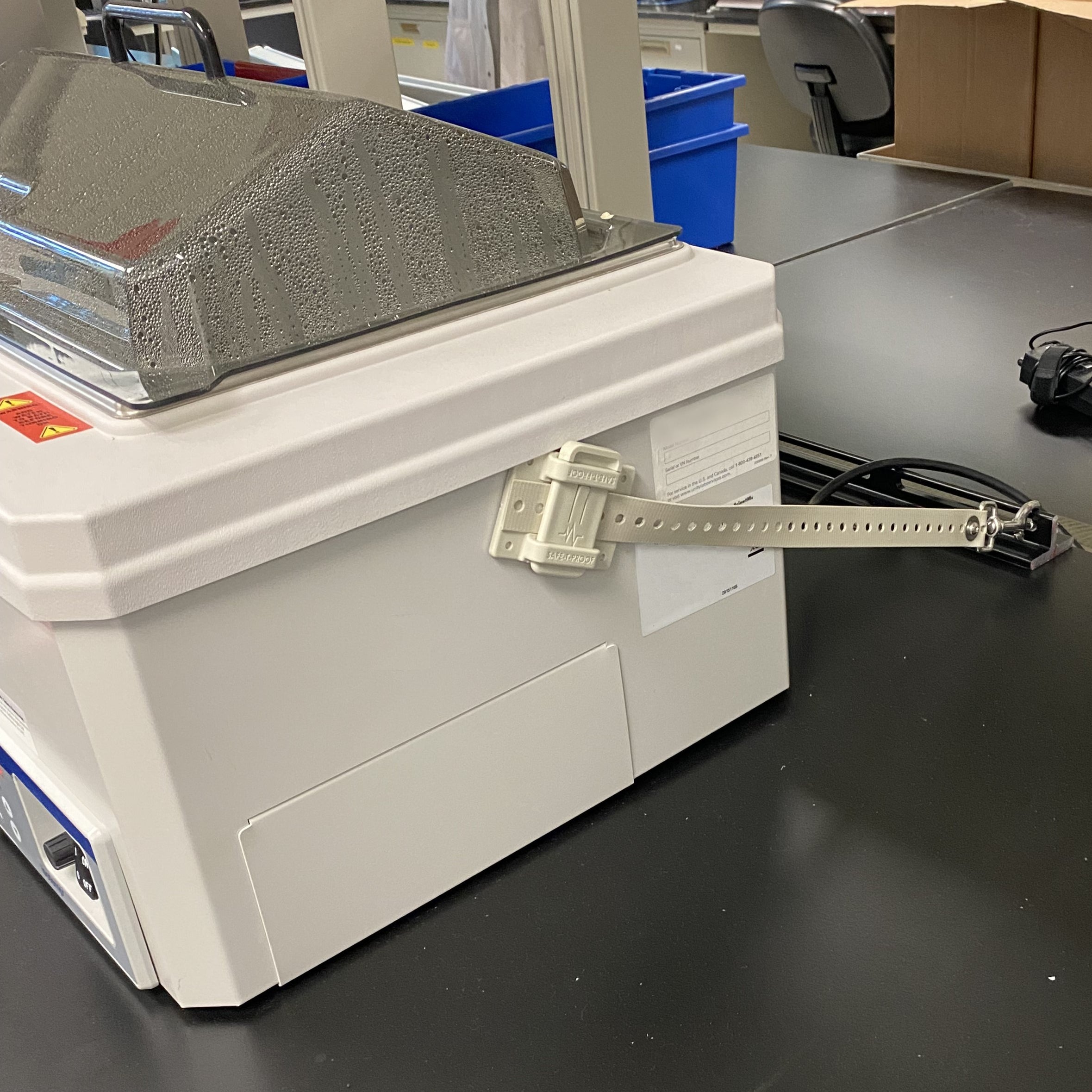 Lab Rail Anchorage Quick-Release Fastener - SAFE-T-PROOF